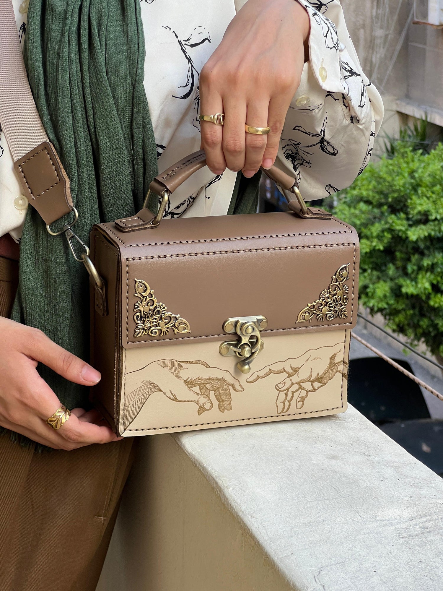 Contact – gallery Atiq